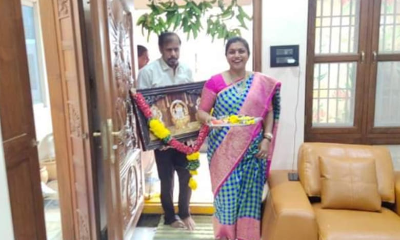 విజయవాడలో రోజా కొత్త ఇల్లు.. భర్తతో గృహప్రవేశం.. | Nagari mla roja new ...