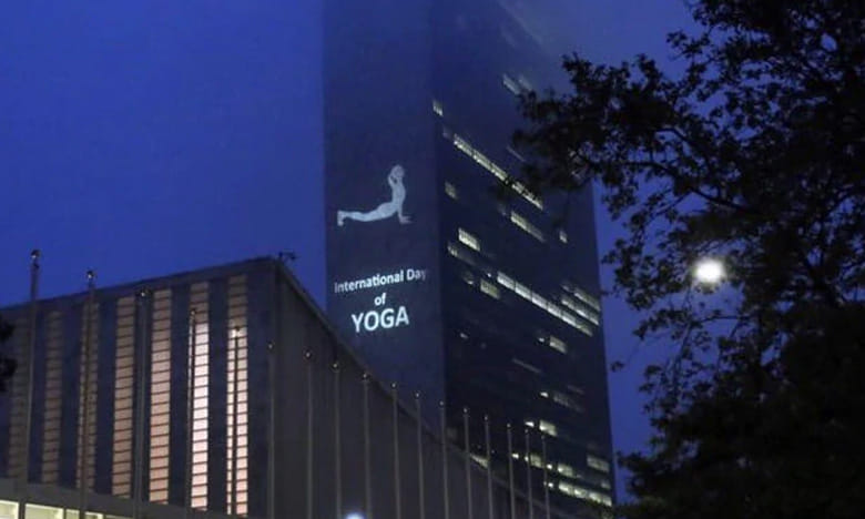 "యోగా" వెలుగుల్లో ఐరాస కార్యాలయం | International yoga day surya ...