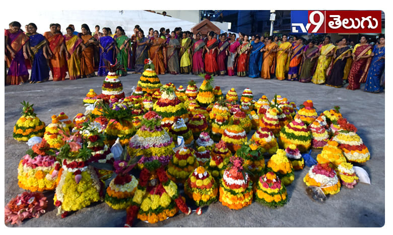 కూకట్‌పల్లిలో వైభవంగా ప్రారంభమైన బతుకమ్మ సంబరాలు | Telangana batkuamma ...