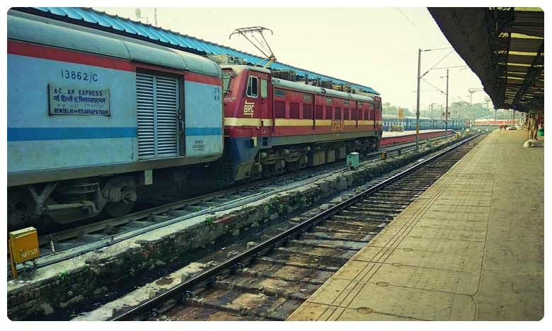 బ్రేకింగ్: ఏపీ ఎక్స్‌ప్రెస్‌లో చెలరేగిన మంటలు | Fire breaks out in ap ...