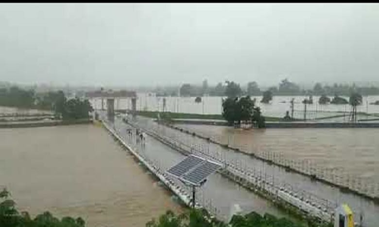 చరిత్రలో తొలిసారి... మేడారం వద్ద పొంగుతున్న జంపన్న వాగు | Jampanna vagu ...