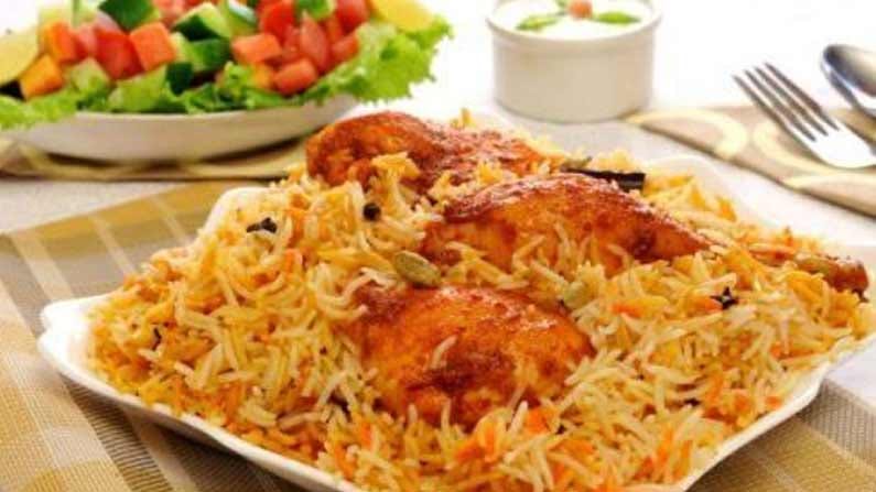 Food Officers Raid: బిర్యానీ పార్సిల్ తీసుకుంటున్నారా.. అయితే ఈ స్టోరీ ...