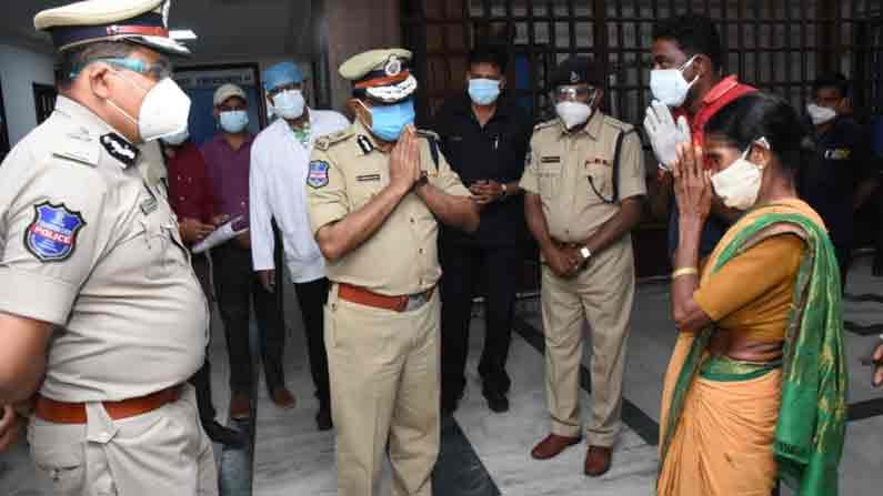 DGP Mahender Reddy : ఆస్పత్రికి వెళ్లి హోమ్ గార్డ్ రమేష్‌ను ...