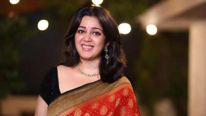 Charmy Kaur: తండ్రిని కాకాపట్టడానికి ట్రైచేసిన హీరోయిన్ ఛార్మి.. చివరకు ...