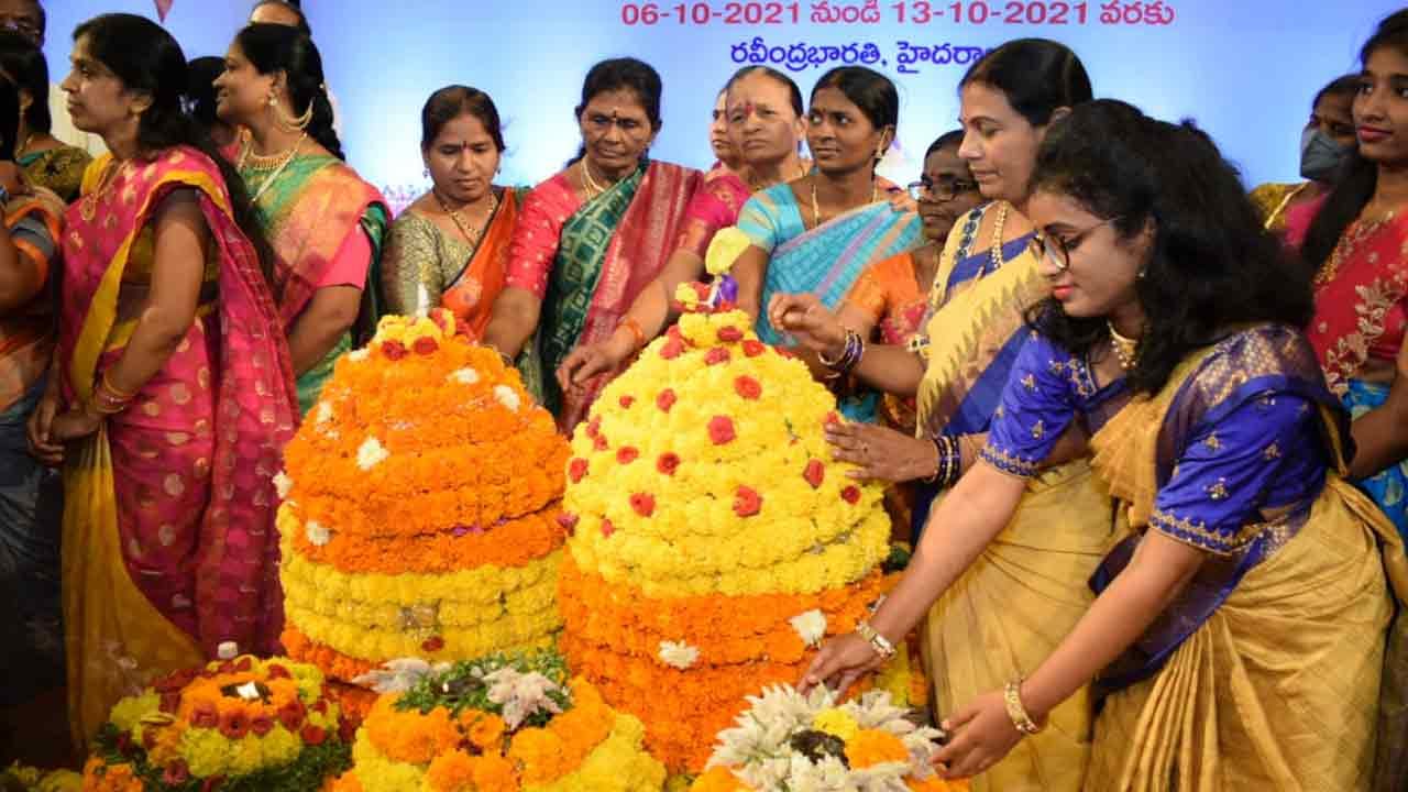 Bathukamma: తొమ్మిది రోజులు జరుపుకునే బతుకమ్మ వేడుకల్లో ఏ రోజు పూజకు ...