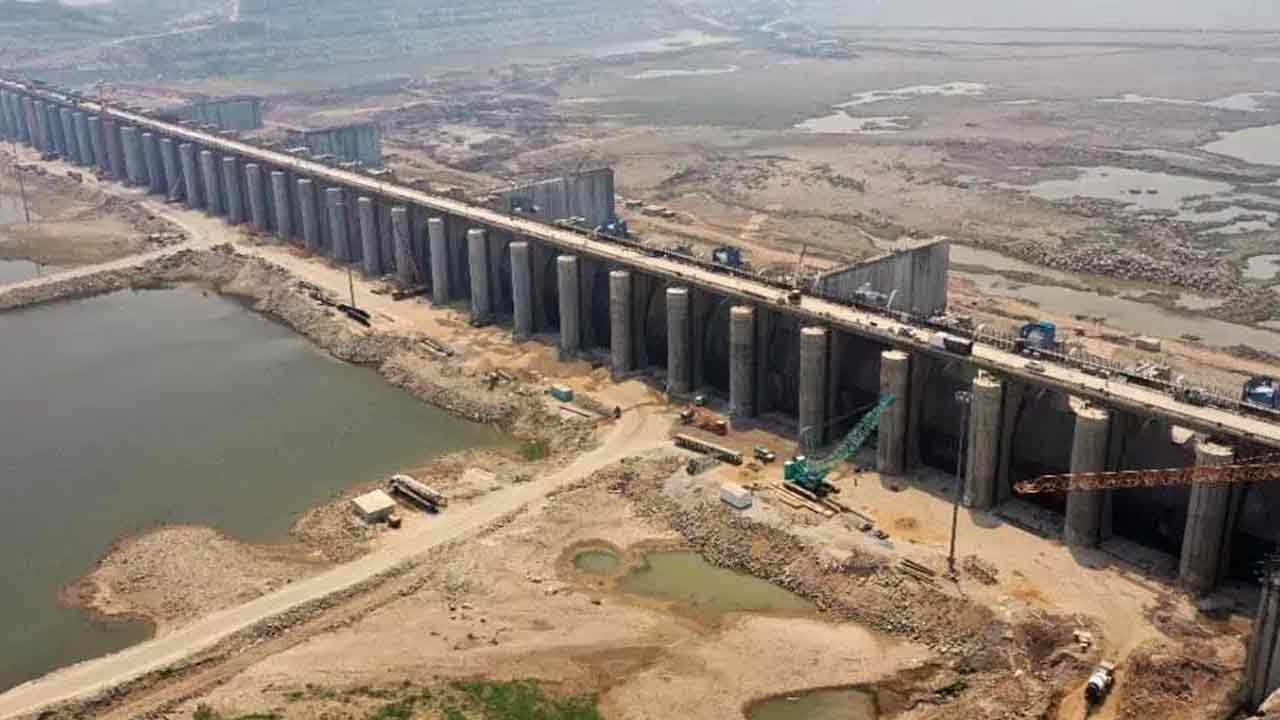 Polavaram: పోలవరం ప్రాజెక్టు నిధులపై కేంద్రం అనూహ్య నిర్ణయం - Telugu ...