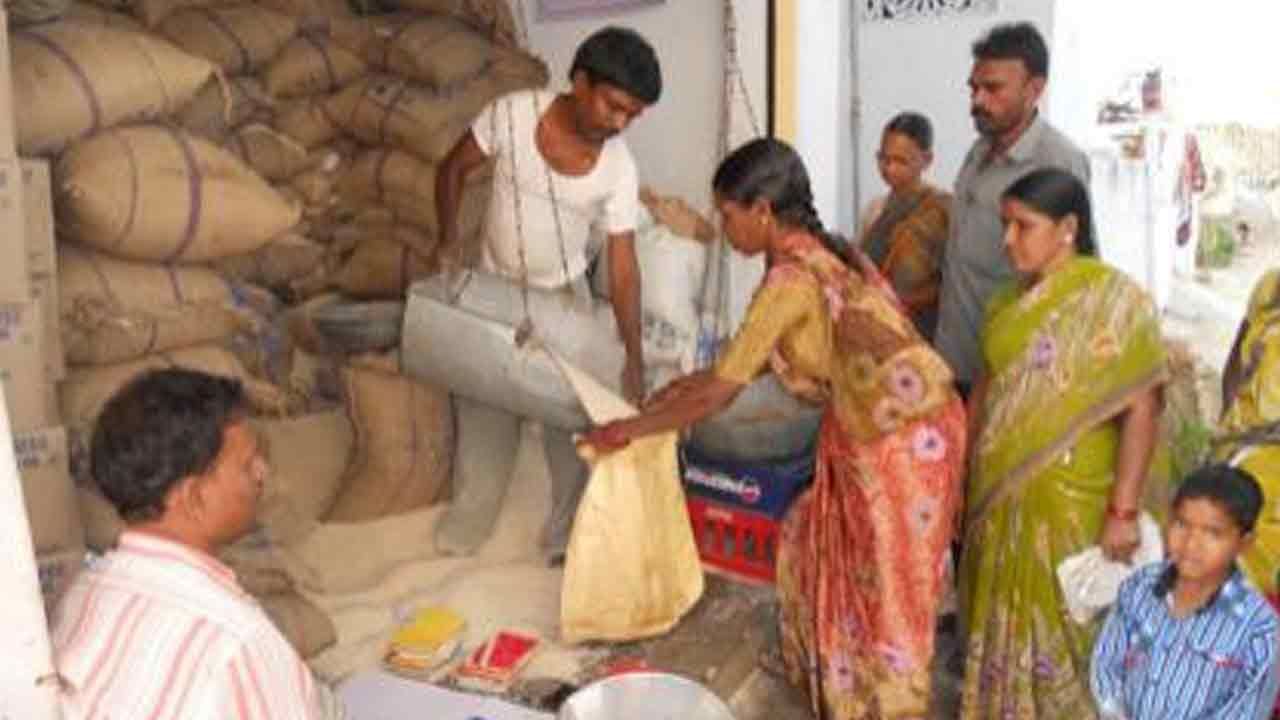 Ration shops: ఏపీ ప్రజలకు గుడ్ న్యూస్.. రేపటి నుంచి రేషన్ షాపుల బంద్ ...