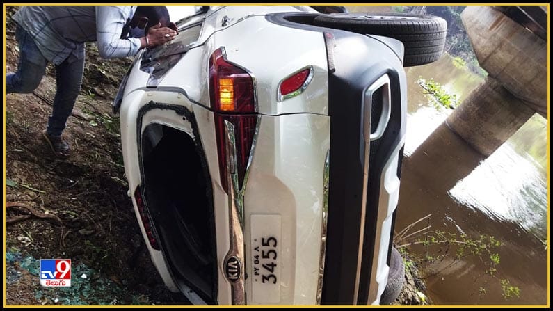 Car Accident: కాలువలో బోల్తా పడ్డ కారు.. వెన్నులో వణుకు పుట్టించే ...