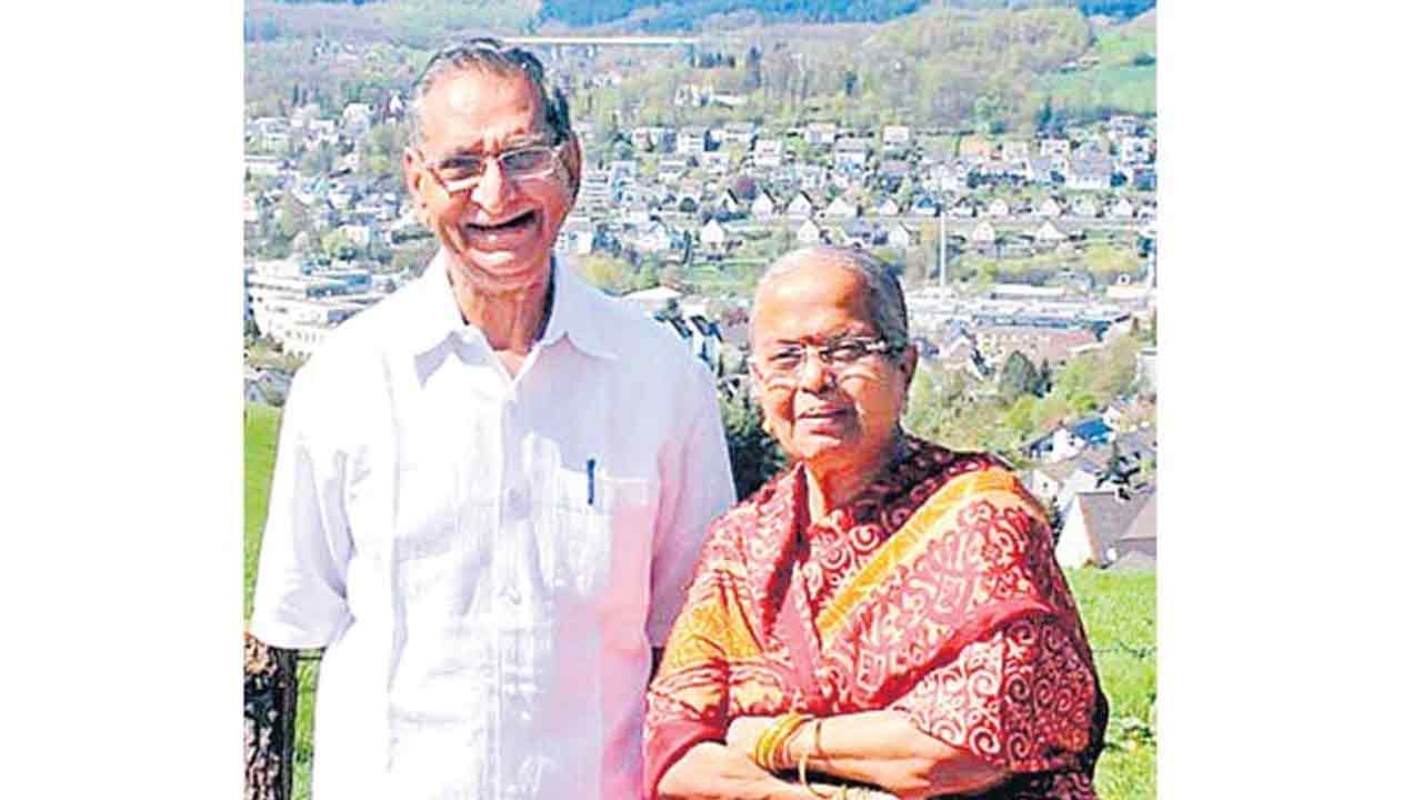 Gollapudi Maruthi Rao wife dead: గొల్లపూడి మారుతీరావు భార్య మృతి ...