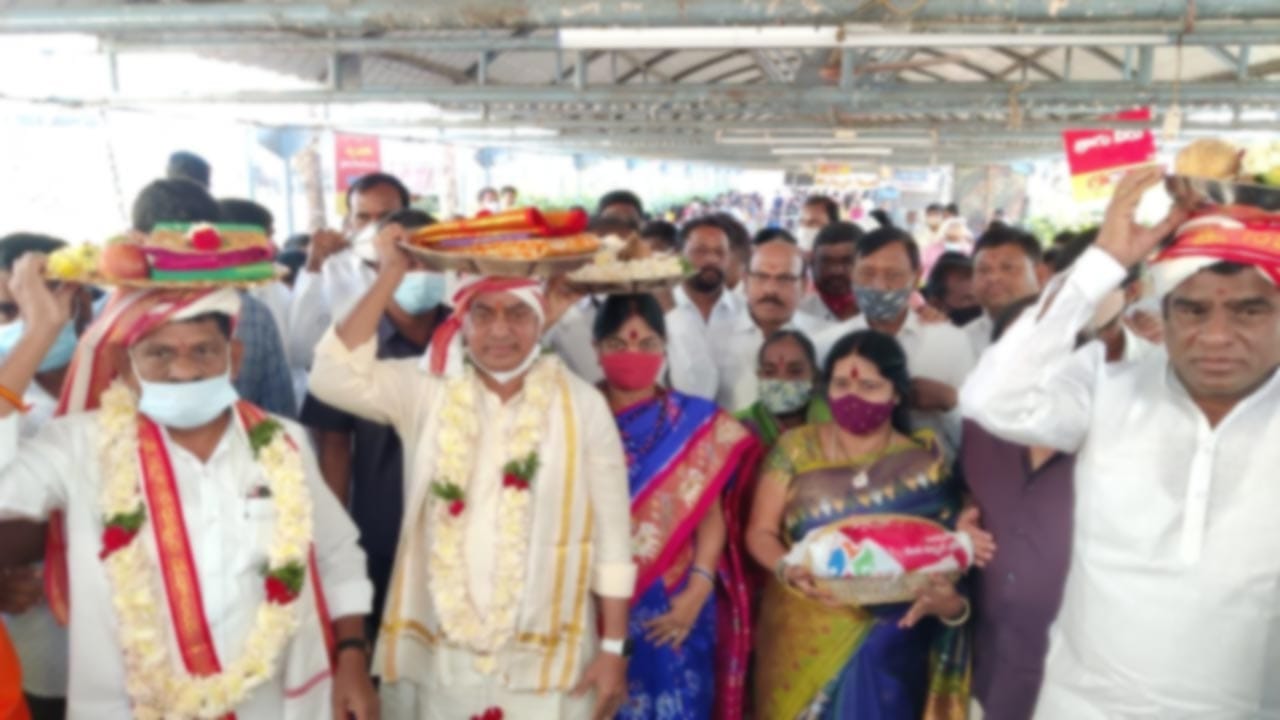 Vasantha Panchami: బాసరలో వసంత పంచమి శోభ.. భక్తులకు చదువుల తల్లి అద్భుత ...