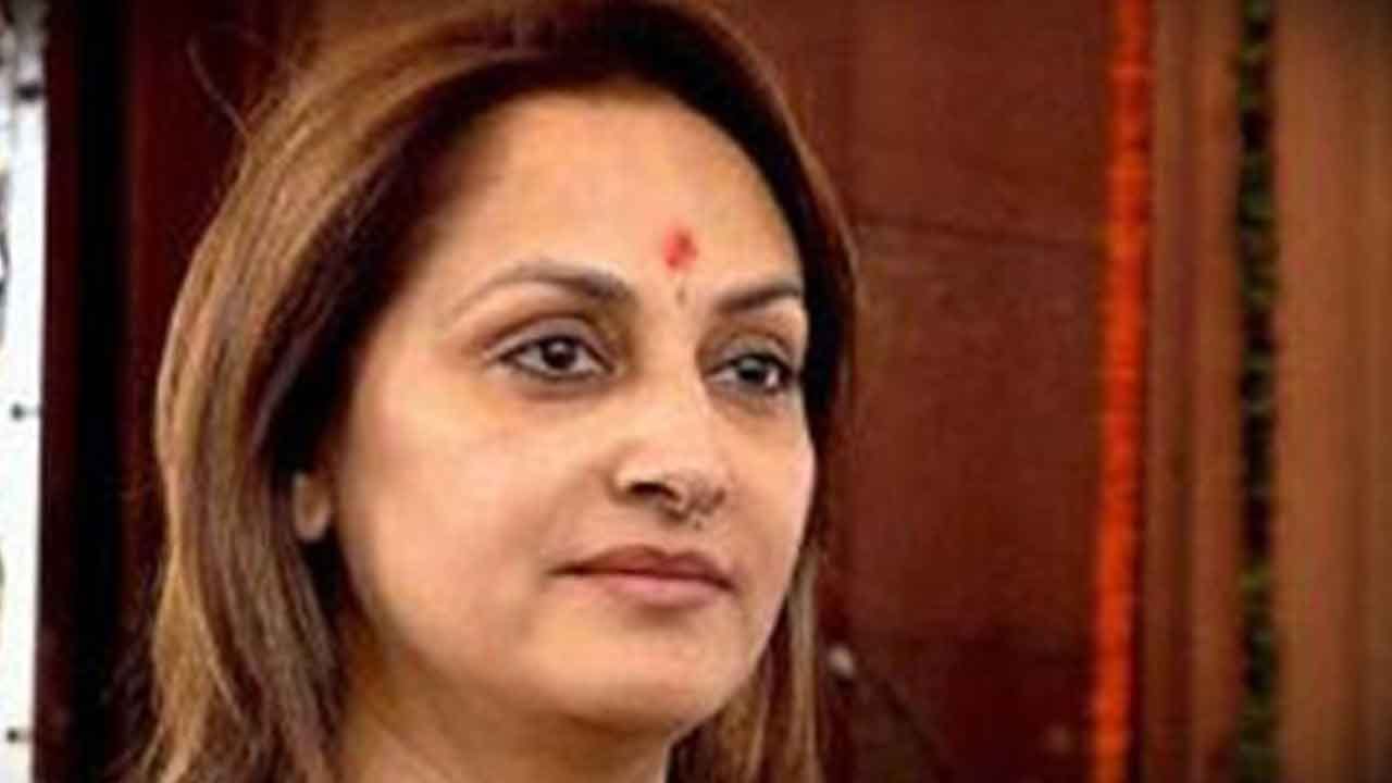 Jayaprada: జయప్రద ఇంట తీవ్ర విషాదం.. హుటాహుటిన హైదరాబాద్ బయలుదేరిన ...