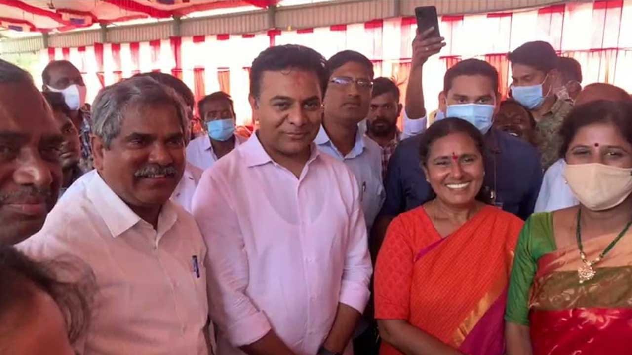 KTR - Vimalakka: గొంతెత్తి గర్జించిన గళంలో ఆత్మీయ పలకరింపులు ...