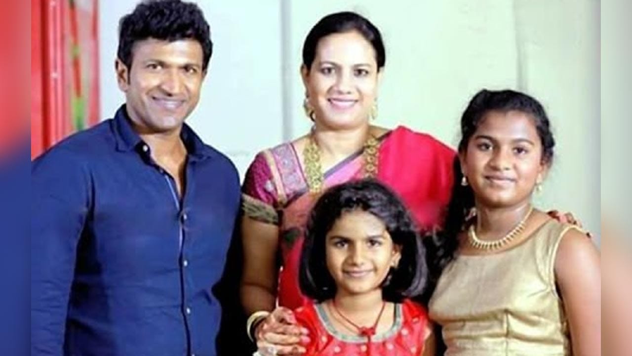Puneeth Rajkumar: పునీత్ రాజ్ కుమార్ ఇంట తీవ్ర విషాదం.. గుండెపోటుతో ...