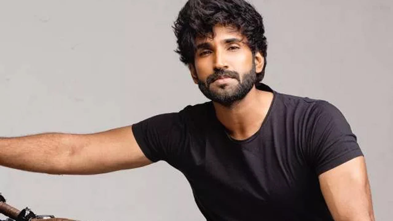 Aadhi Pinisetty: మా సినిమాలో కామెడీ, డాన్స్‌, ఫైట్స్ అంటున్నారు హీరో ...