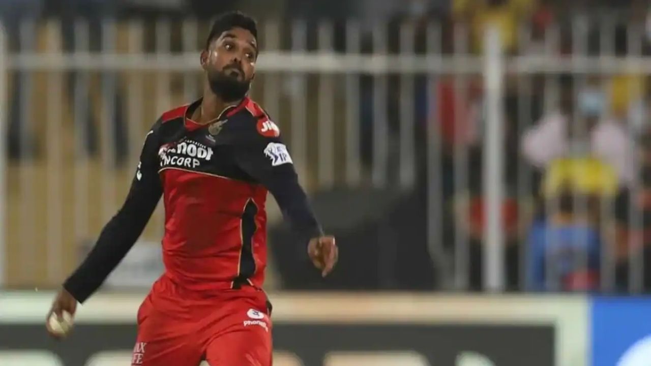 RCB vs KKR, IPL 2022: ఫైర్ మీదున్న ఆర్సీబీ బౌలర్ హసరంగా.. కేకేఆర్ ... RCB vs KKR, IPL 2022: ఫైర్ మీదున్న ఆర్సీబీ బౌలర్ హసరంగా.. కేకేఆర్ ...