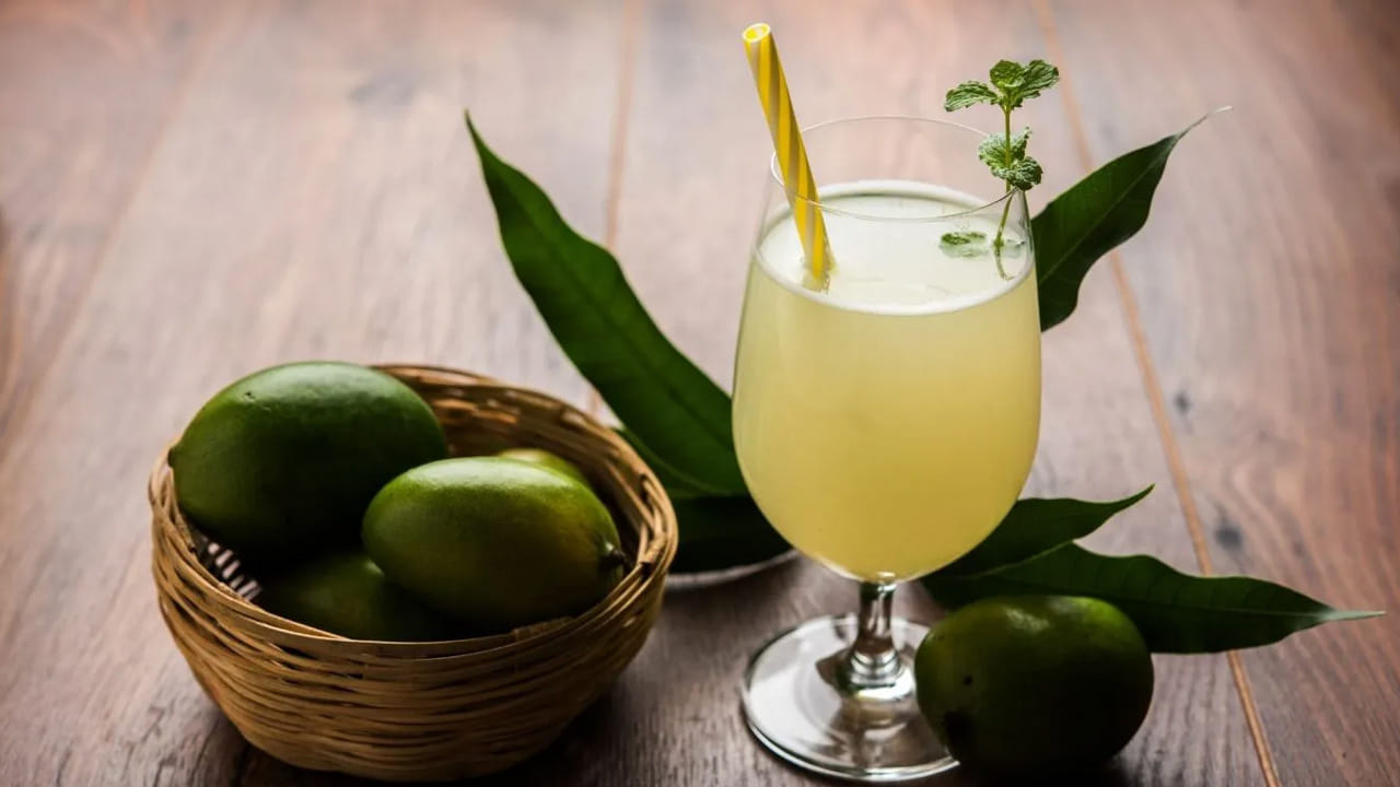 Raw Mango Sharbat: వేసవిలో మామిడికాయతో షర్బత్ చోసుకుని తాగండి.. ఆహా ...
