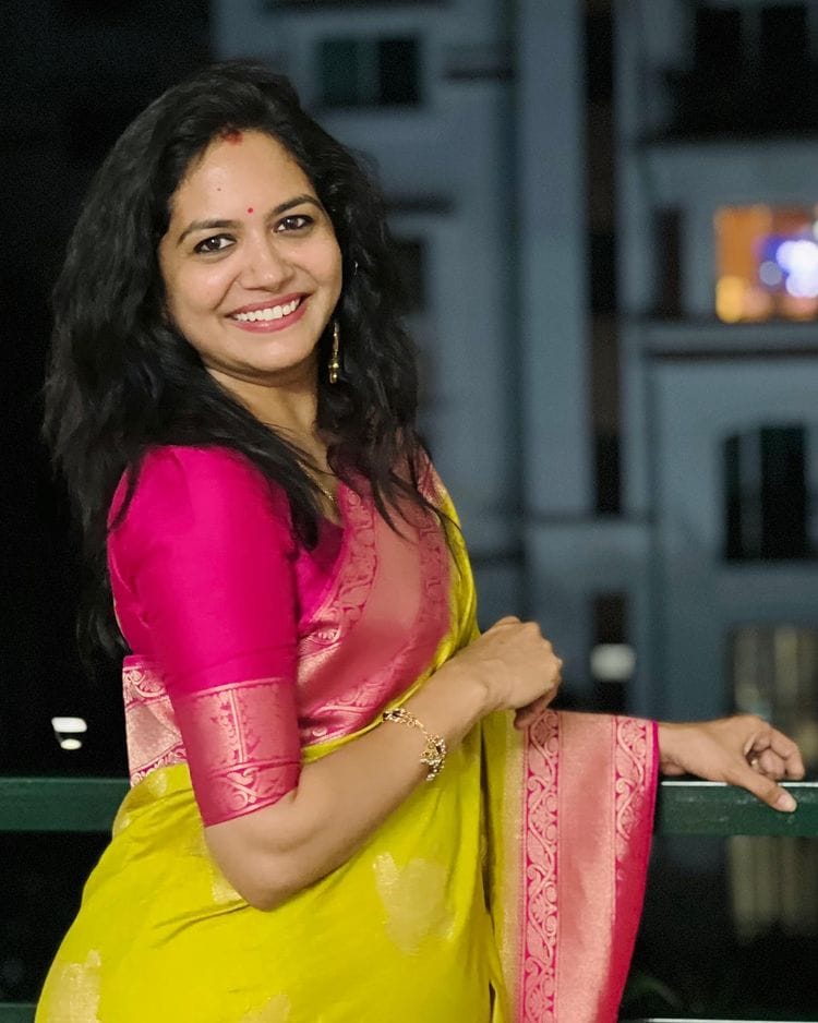 చిలకపచ్చ చీరలో అందాల కోయిలమ్మ… – TV9 Telugu | Singer Sunitha Shares Her ...