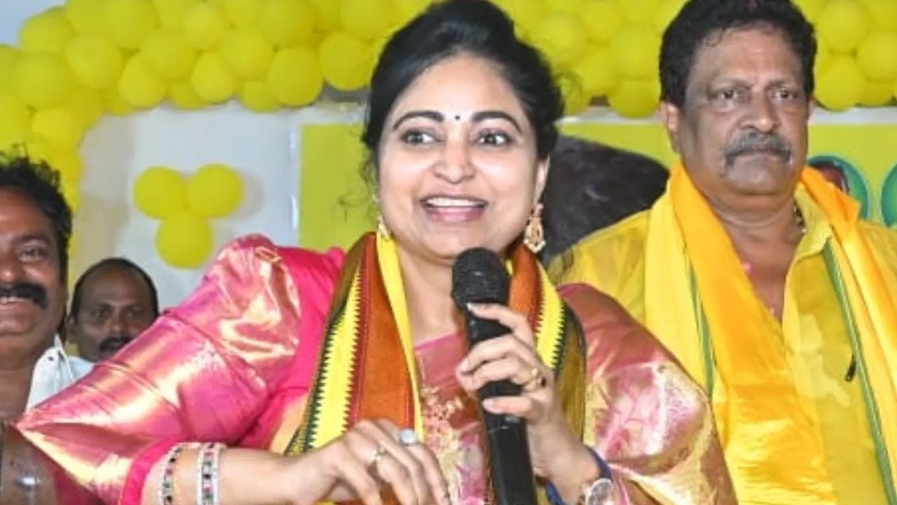 Divyavani: తెలుగు దేశం పార్టీకి సినీ నటి దివ్యవాణి బిగ్ షాక్.. అంతలోనే ...