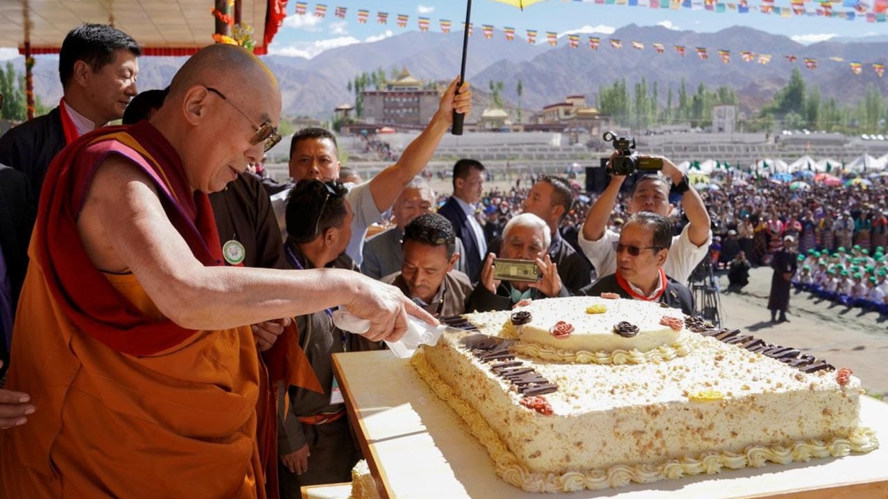 Dalai Lama Birthday: టిబెటన్ అధ్యాత్మిక గురువు దలైలామా గురించి చాలా ...
