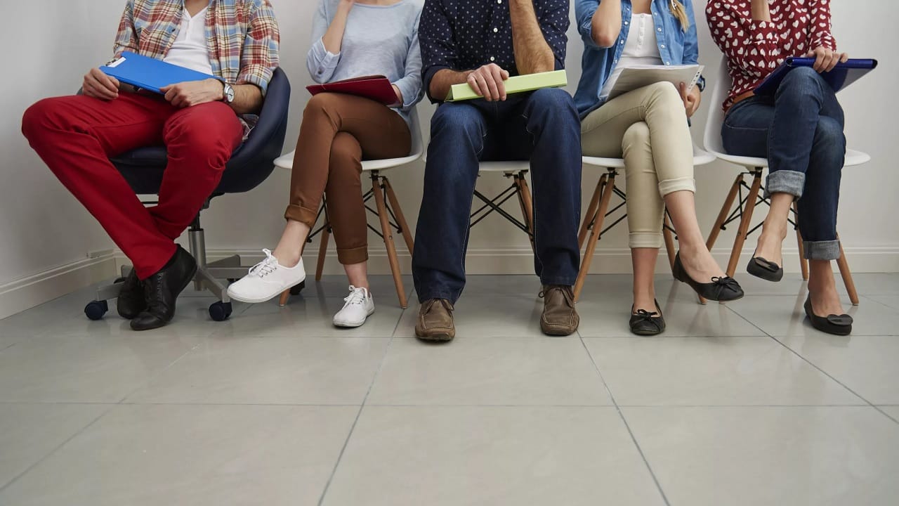 Cross Leg Sitting: కాలు మీద కాలు వేసుకుని కూర్చోవడం ప్రమాదకరమా ...