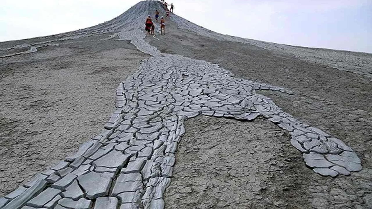 Mud Volcano: తెలుసా! ఈ అగ్నిపర్వతాల్లో స్నానాలు చేయొచ్చు ...