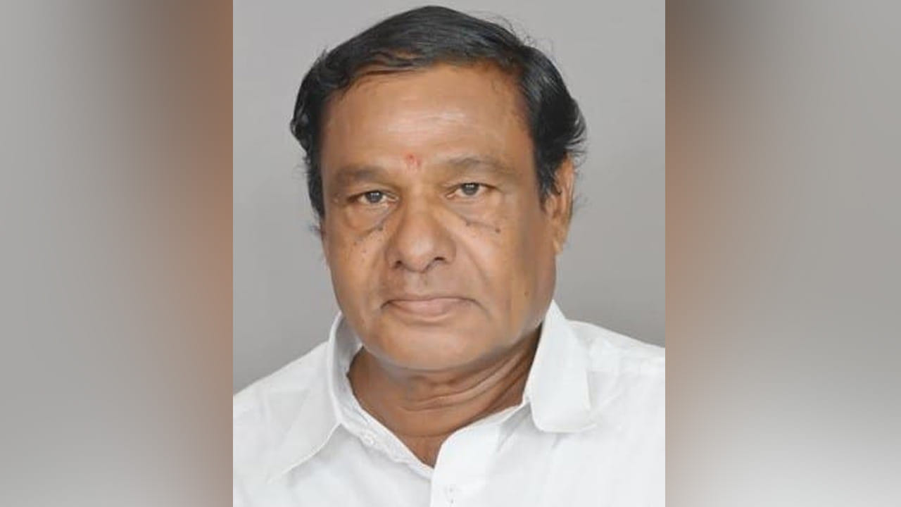 Telangana: నోరు జారిన నర్సాపూర్ ఎమ్మెల్యే మదన్ రెడ్డి.. యువకుడిపై ...