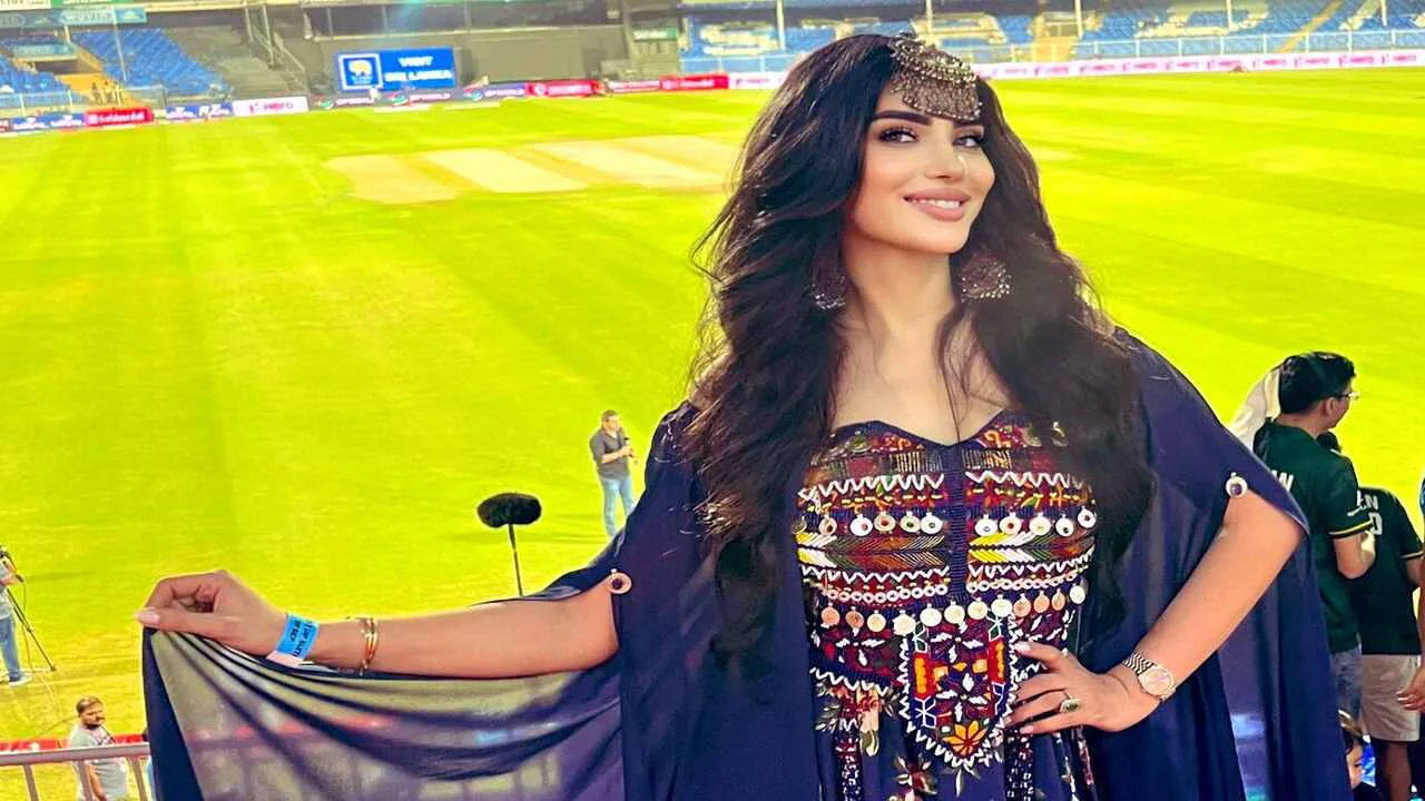 మరోసారి తళుక్కుమన్న మిస్టరీ గర్ల్‌.. ఇండియా, ఆఫ్టాన్‌ మ్యాచ్‌లో విరాట్ ...