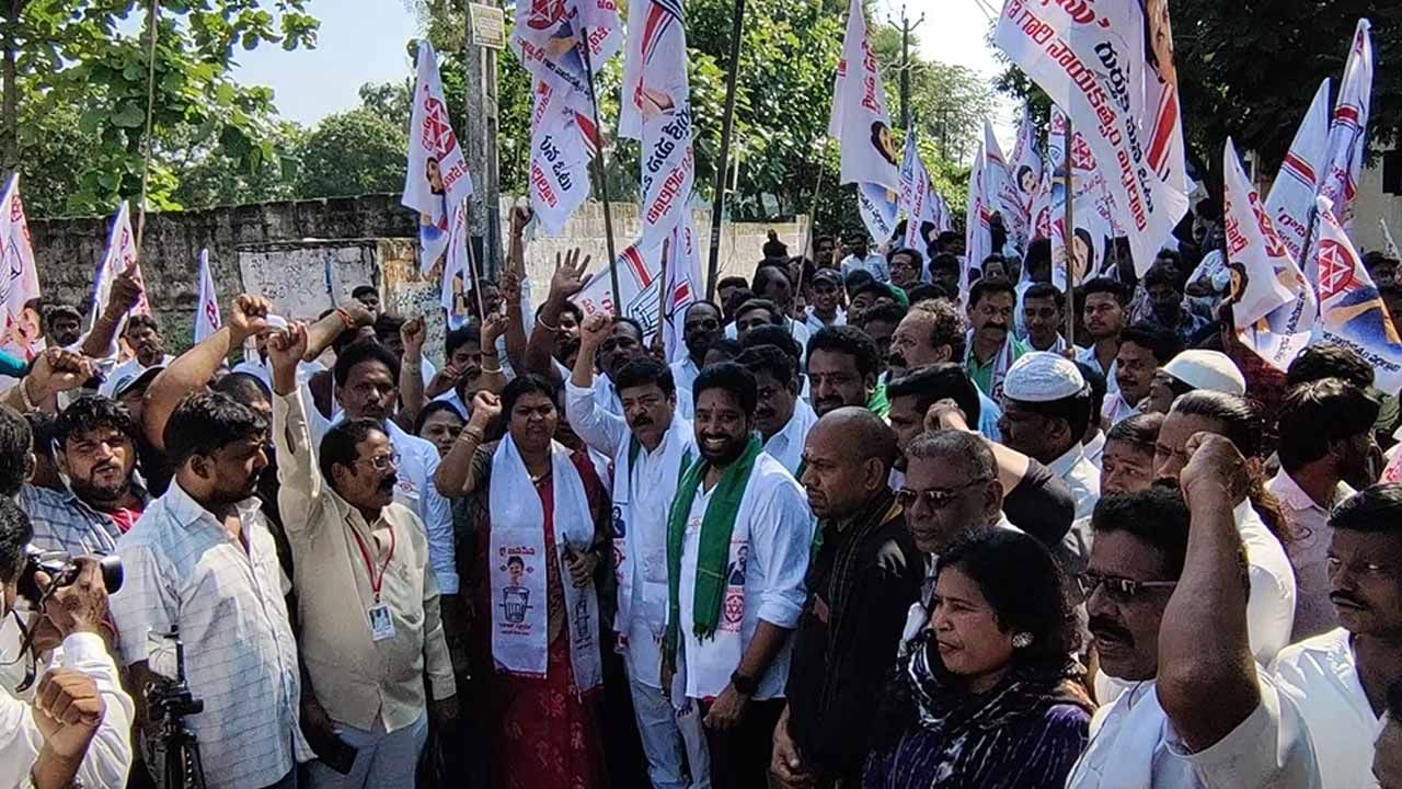 East Godavari: రాజమండ్రిలో కొనసాగుతున్న అమరావతి రైతుల పాదయాత్ర.. మద్దతు ... East Godavari: రాజమండ్రిలో కొనసాగుతున్న అమరావతి రైతుల పాదయాత్ర.. మద్దతు ...