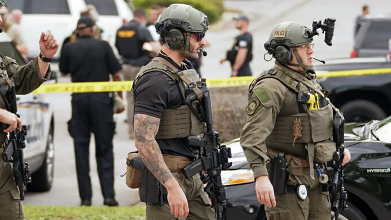 America Gun Fire: అమెరికాలో మరోసారి కాల్పుల మోత.. కాల్పుల్లో పోలీసులతో ...