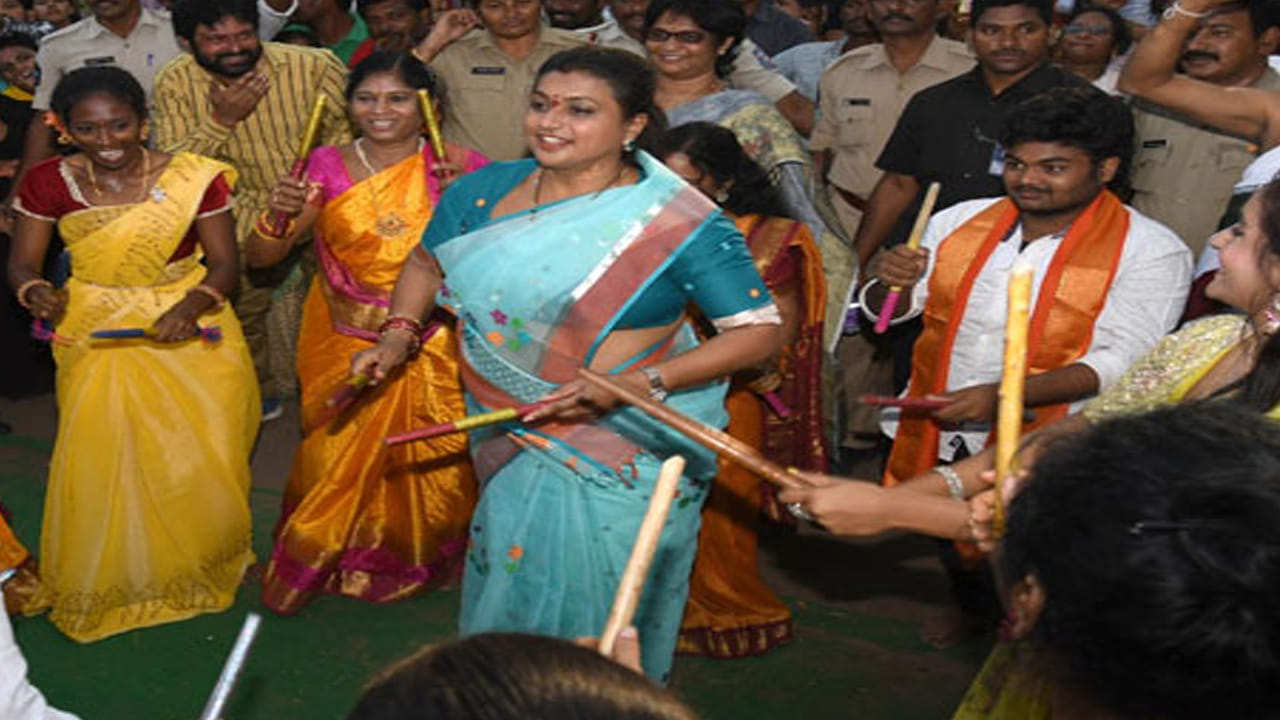 Minister Roja: పాదయాత్రలు చేస్తే బరువు తగ్గడం తప్ప ప్రయోజనం లేదు ...