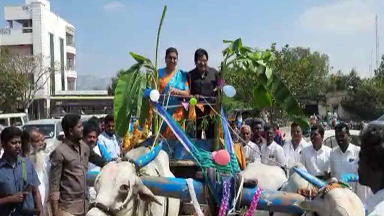 Sankranti: సంక్రాంతి సంబరాల్లో అలీతో జాలీగా మంత్రి రోజా.. చిలక జోస్యం ...
