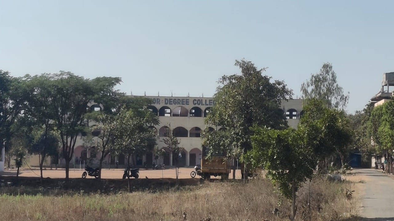 Adilabad: తనిఖీలకు వెళ్లిన వారికి ఊహించని ఇన్సిడెంట్.. ఫ్లయింగ్ ...