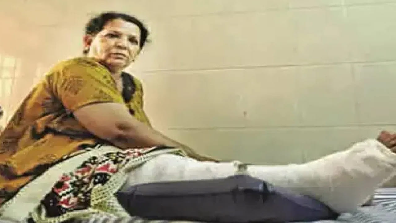 ఇదేం కర్మరా బాబు..! ఎడమ కాలు నొప్పిగా ఉందని ఆస్పత్రికి వచ్చిన మహిళ ...