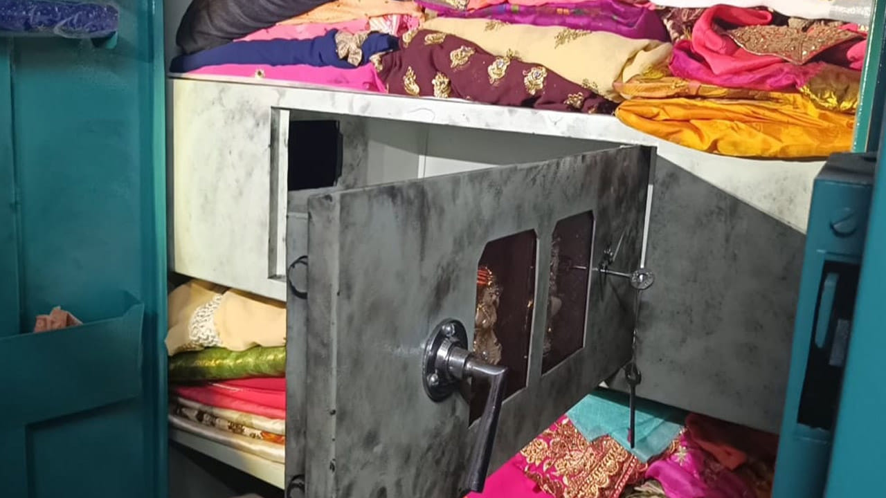 Andhra Pradesh: ‘గ్యాంగ్’ సినిమాను మించిన సీన్.. డోర్స్ క్లోజ్ చేసి మరీ ...