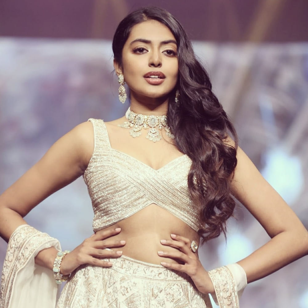 Shivani Rajashekar రాంప్ వాక్ తో అదరగొట్టిన శివాని రాజశేఖర్ ఏంజెల్ లా మెరిసిపోతున్న