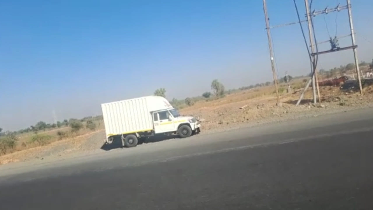 సినిమా స్టైల్ లో భారీ చోరీ.. వెహికిల్ ఫాలో అయ్యి.. 1400 కిలోల వెండి ...