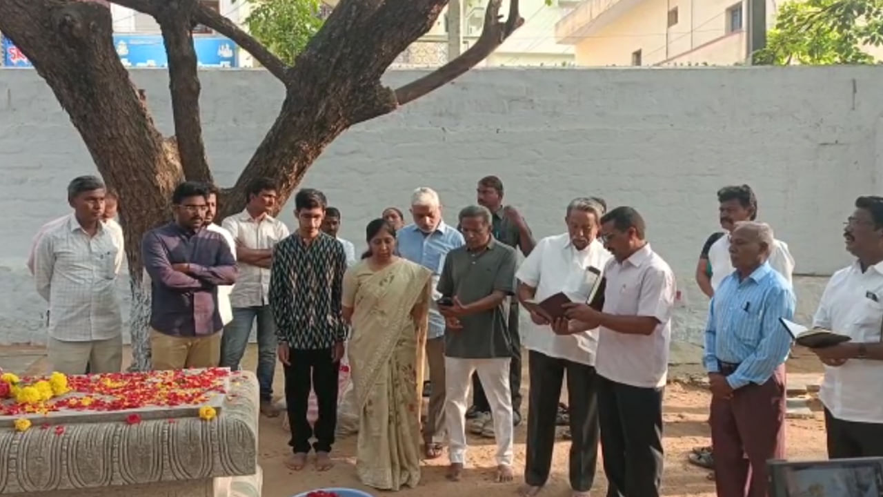 YS Sunitha: కడపలో అరాచకాలు తగ్గాయనుకున్నా..కానీ: వివేకా సమాధి సాక్షిగా ...