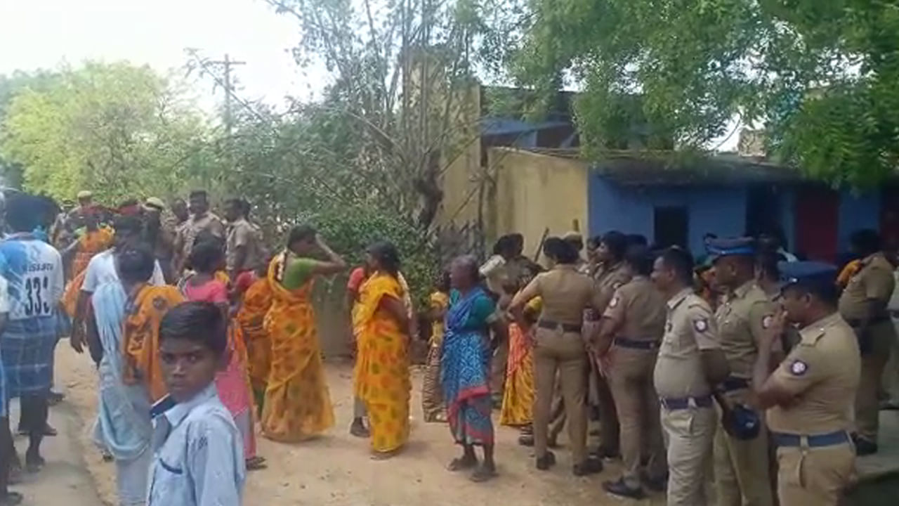 Caste Discrimination: కోరలు చాస్తోన్న కుల వివక్ష.. వారికి ఆలయంలోకి ...