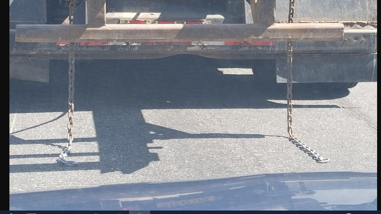 ట్రక్కు వెనుక గొలుసులు నేలను తాకేలా ఎందుకు ఉంటాయో తెలుసా.. వాటి పని ...