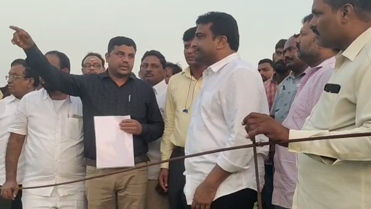 Kasu Mahesh Reddy: ఆ సమస్య పరిష్కరించాలంటూ రోడ్డెక్కిన వైసీపీ ఎమ్మెల్యే ...