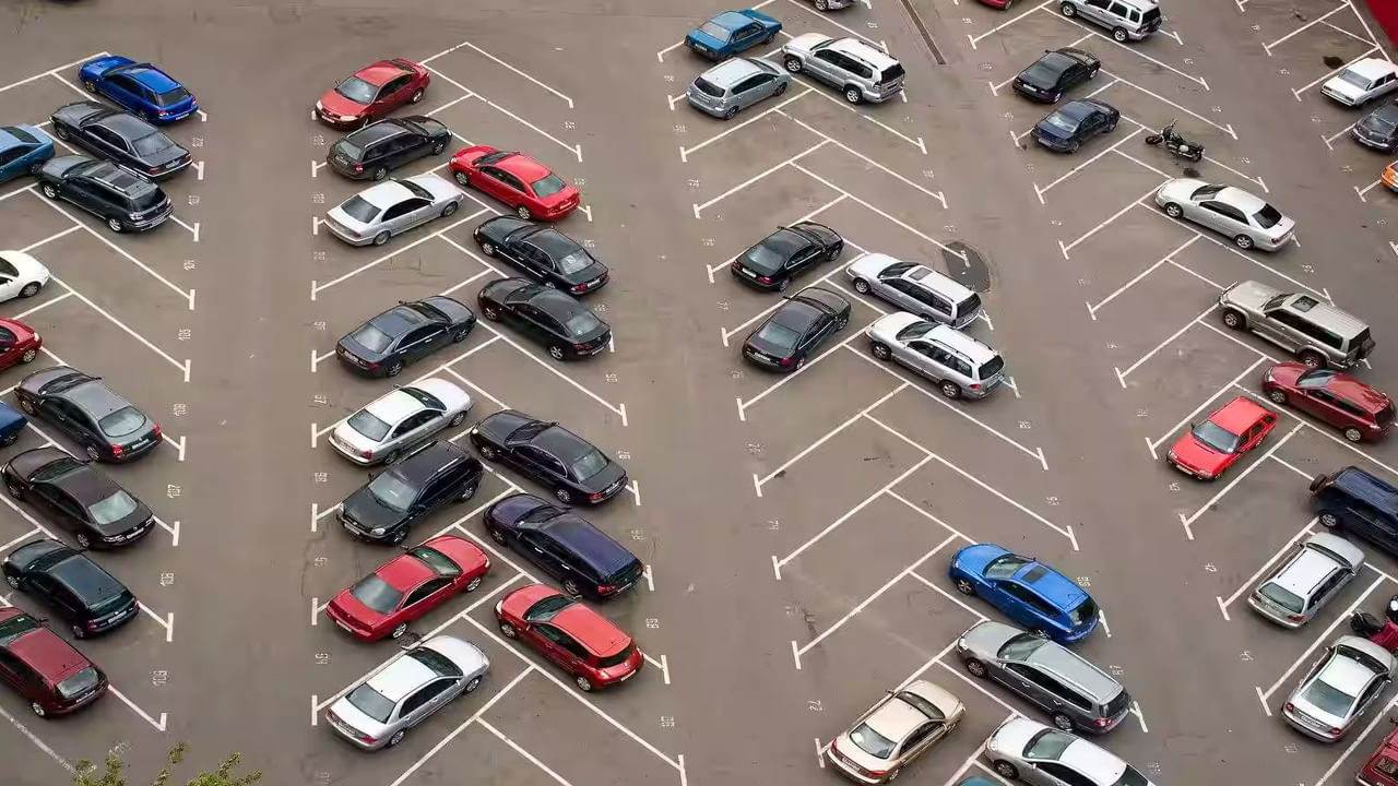 Car Parking Tips: కారు పార్కింగ్ చేసేటప్పుడు ఈ పొరపాటు అస్సలు చేయకండి ...