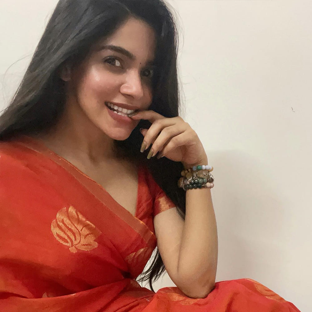 Divya Bharathi: మైండ్ బ్లోయింగ్ స్టిల్స్ తో కుర్రకారును ఆకట్టుకుంటున్న ...