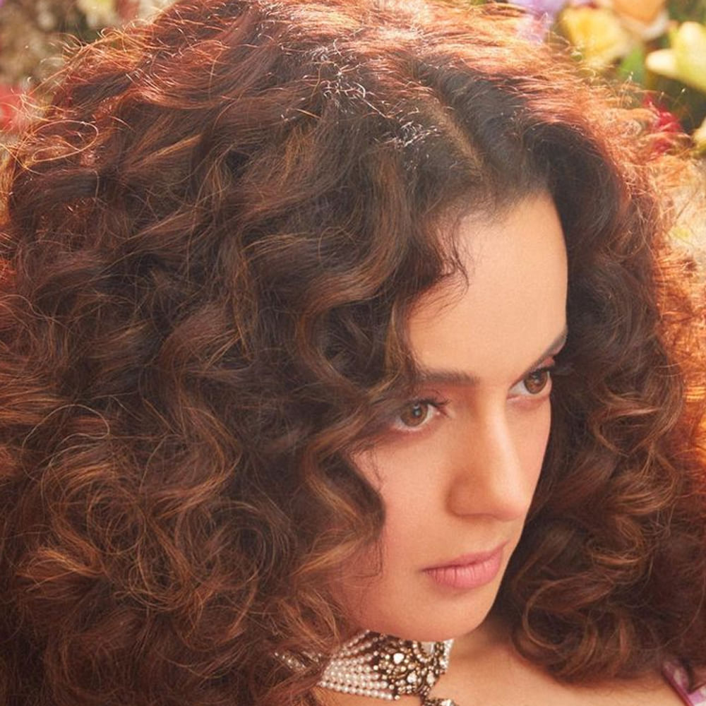 Kangana Ranaut: పూల మధ్యలో కలహంసల మెరిసిపోతున్న అందాల తార కంగనా.. - Telugu News | Kangana Ranaut ...