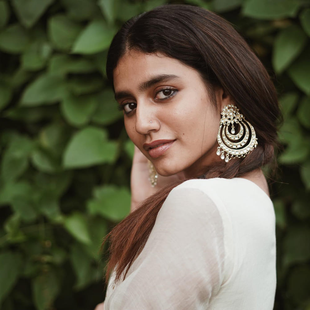 Priya Prakash Varrier: అబ్బా అనిపిస్తున్న ప్రియా ప్రకాష్ అందాలు.. వైరల్ ...