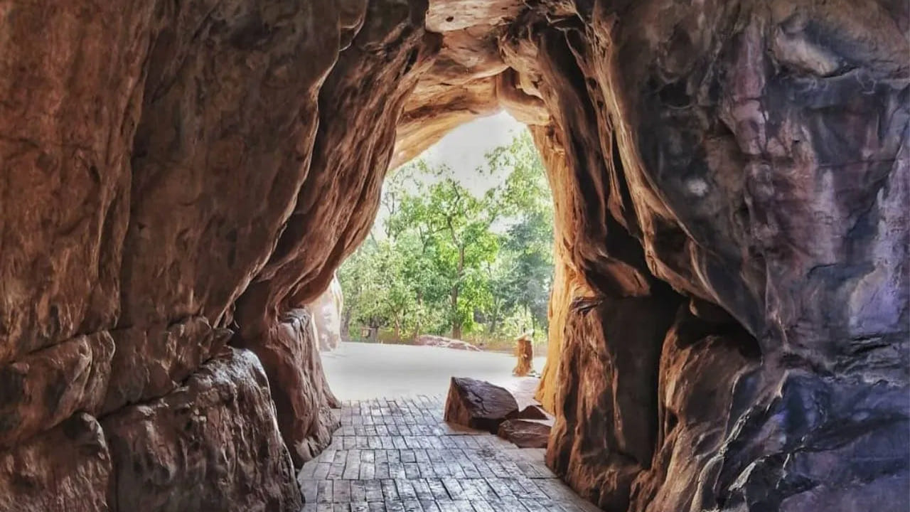 Bhimbetka Caves: భీముడు ఉన్న గుహలు.. ఇక్కడ రాళ్లపై పెయింటింగ్స్‌ను ...