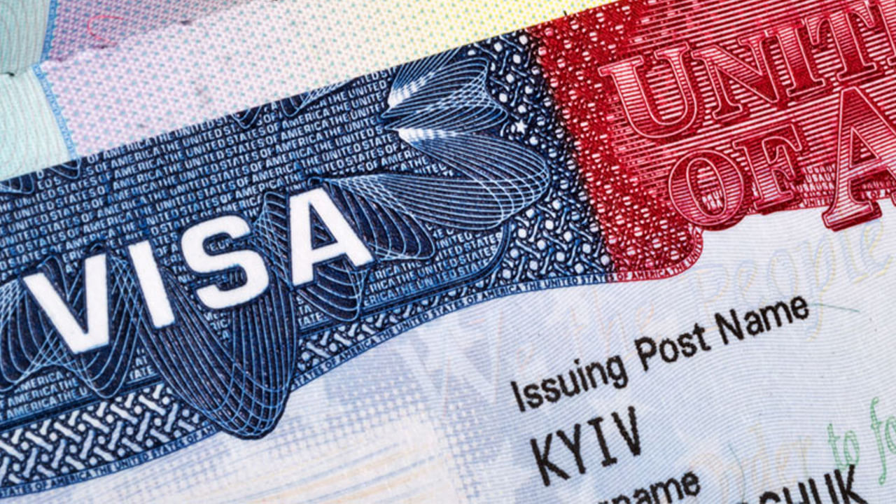 NRI: H-1B వీసాల నిరాకరణ.. యూఎస్ ప్రభుత్వంపై 70 మంది ఎన్నారైల కేసు.. - Telugu News | 70 Indians ...