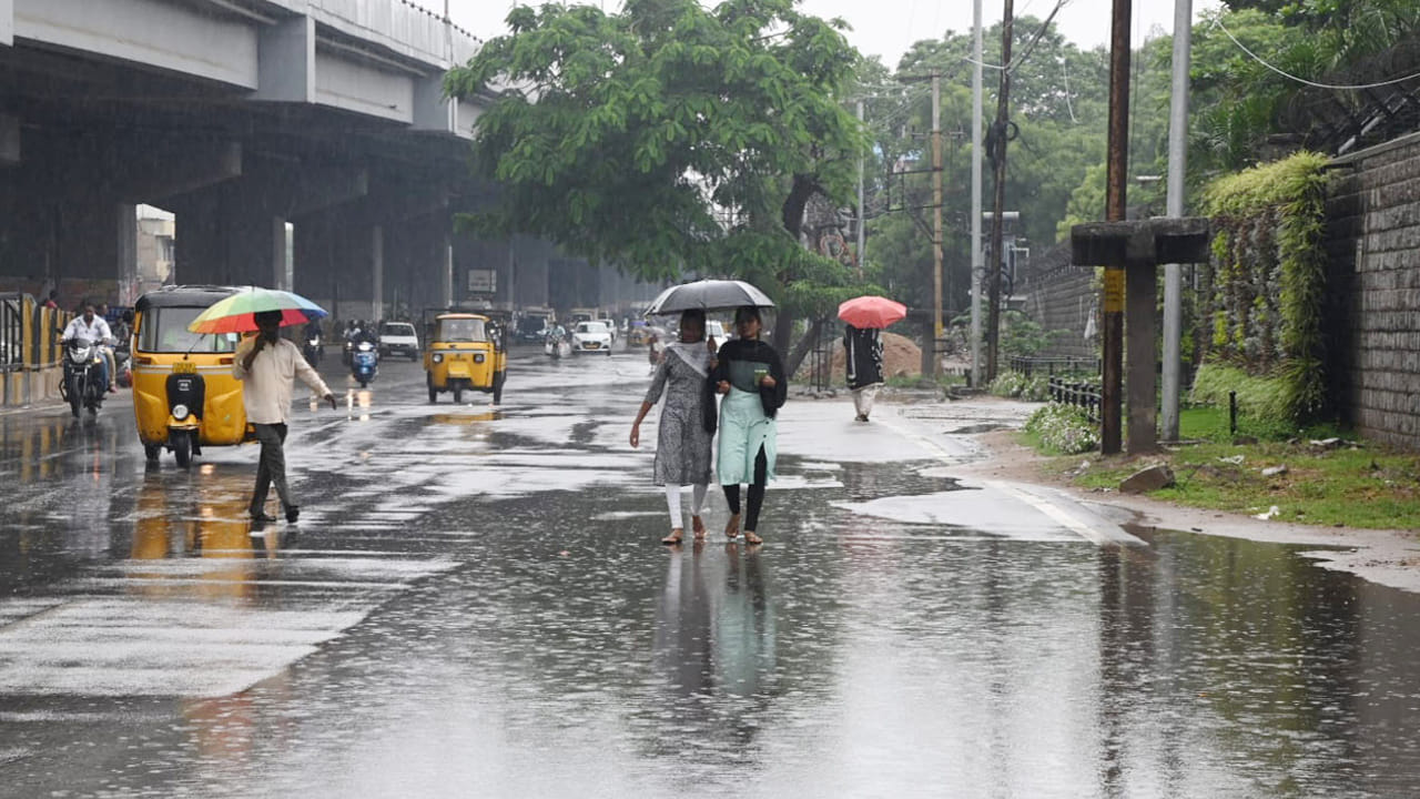 Telangana Rain Alert: తెలంగాణకు మళ్లీ భారీ వర్షసూచన.. నేడు, రేపు ఈ ...