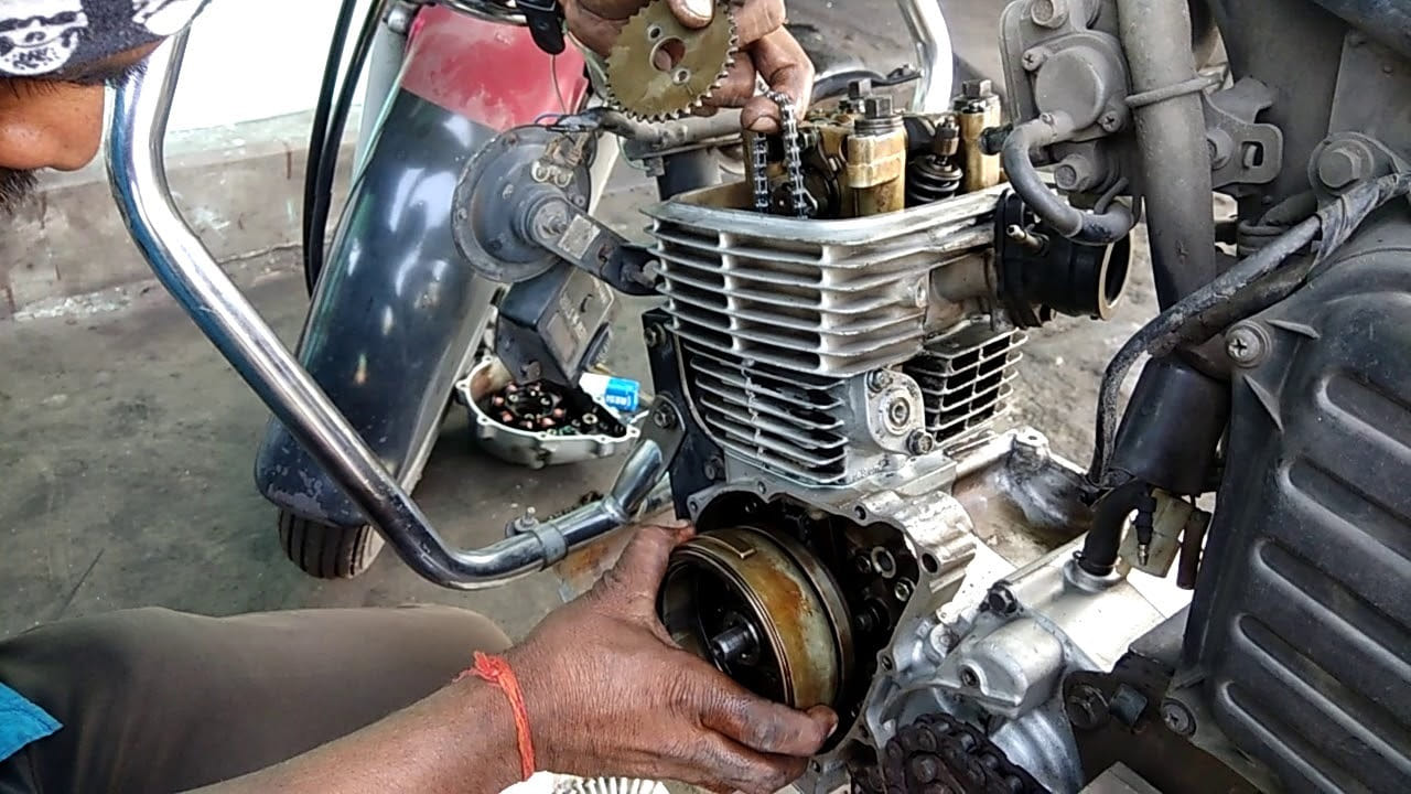 Auto Tips: పొరపాటున కూడా అలాంటి తప్పు చేయకండి.. కారు-బైక్ ఇంజిన్ ...