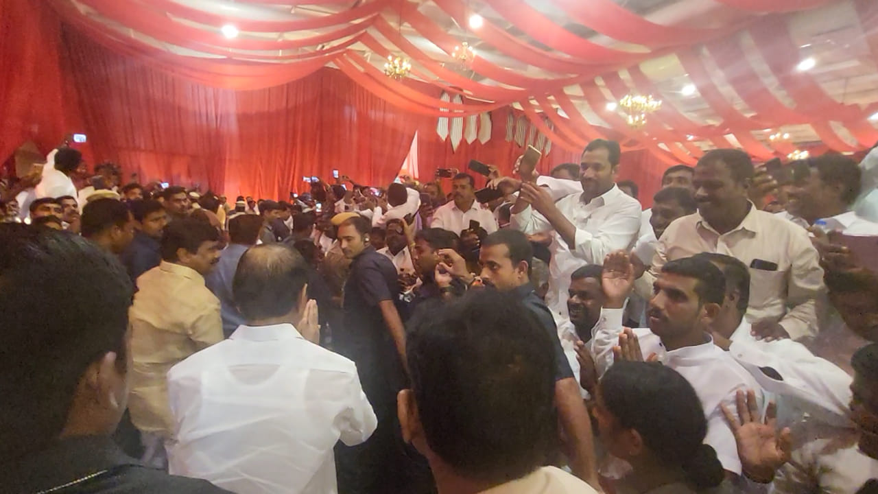 Telangana: ఎమ్మెల్యే కుమారుడి వివాహానికి హాజరైన సీఎం కేసీఆర్ ...