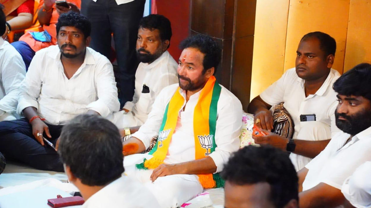 Kishan Reddy: సొమ్మసిల్లి పడిపోయిన కిషన్ రెడ్డి.. ఫోన్ చేసి ...